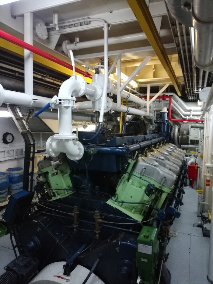 Ночная вахта в машинном отделении AHTS DP1 | Пикабу