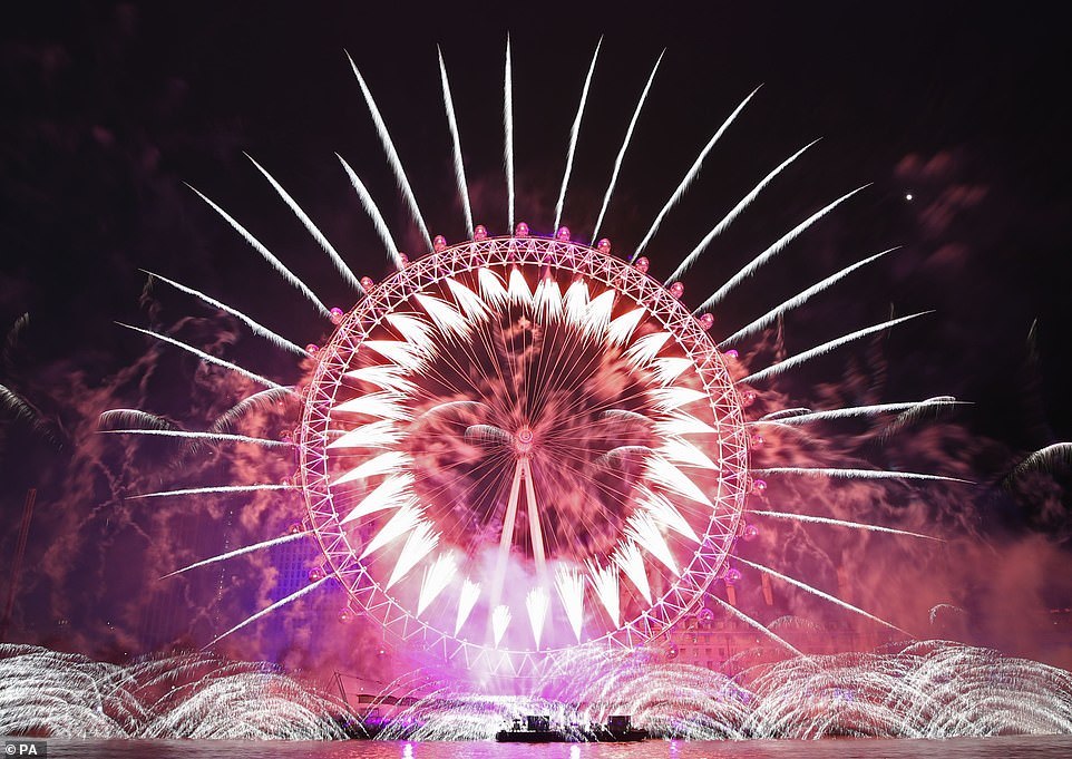 Новогодний салют в Лондоне | Пикабу